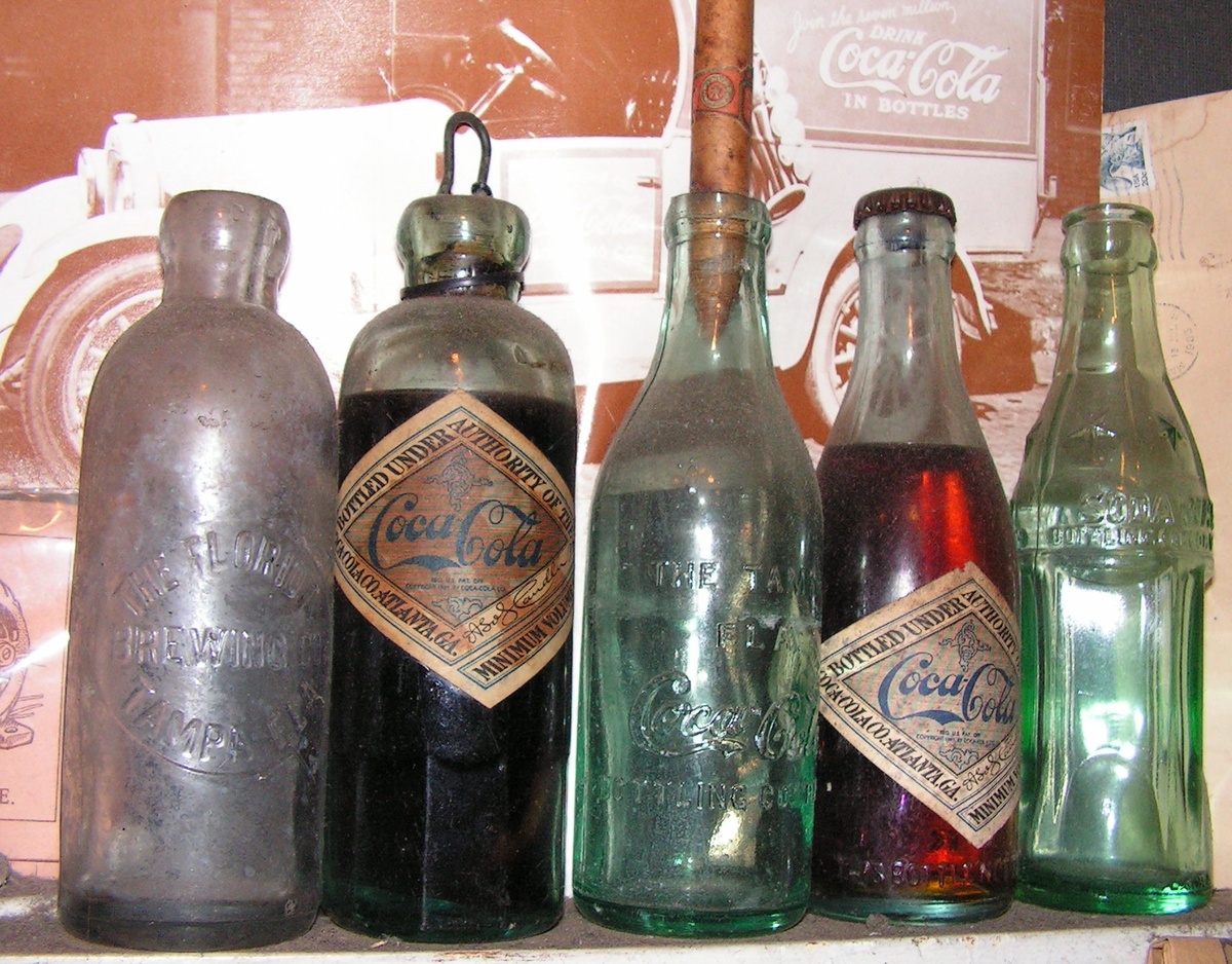 Full Antique Coca Cola Bottles eg Hutchinson Collectors Weekly Full Antique Coca Cola Bottles eg Hutchinson Collectors Weekly