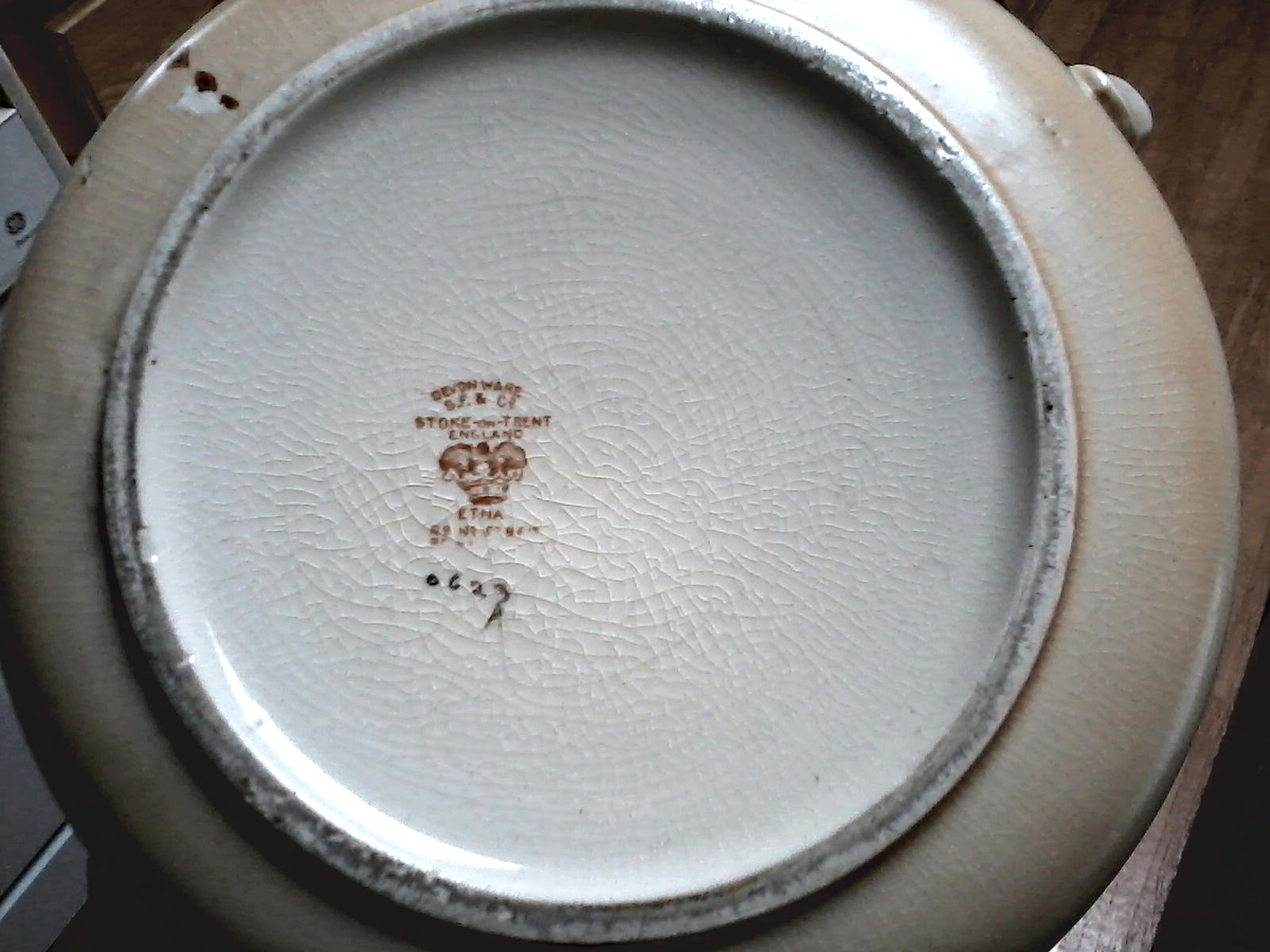 Crown Devon S. Fielding & Co. Ltd. Stoke on Trent Chamber Pot ... Crown Devon S. Fielding & Co. Ltd. Stoke on Trent Chamber Pot ...